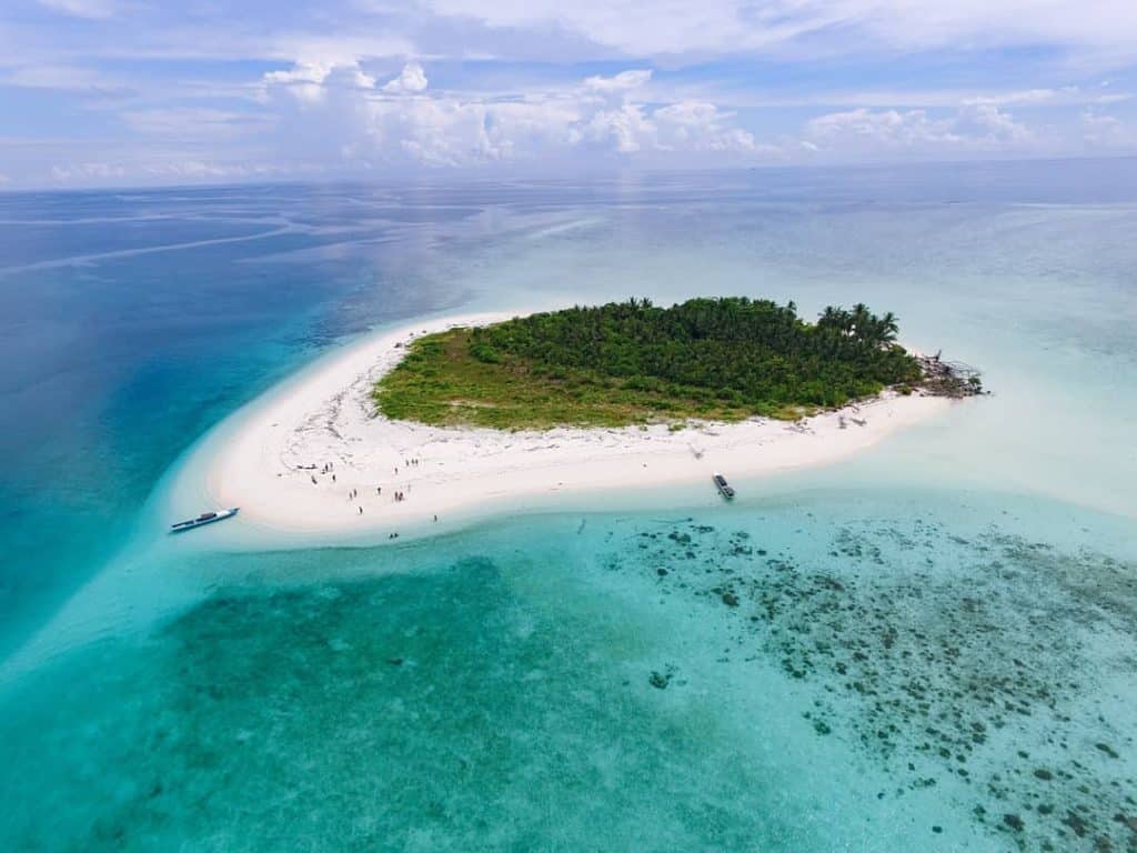 25+ Wisata Alami, Pantai, Goa, Air Terjun & Edukasi di Berau Kalimantan